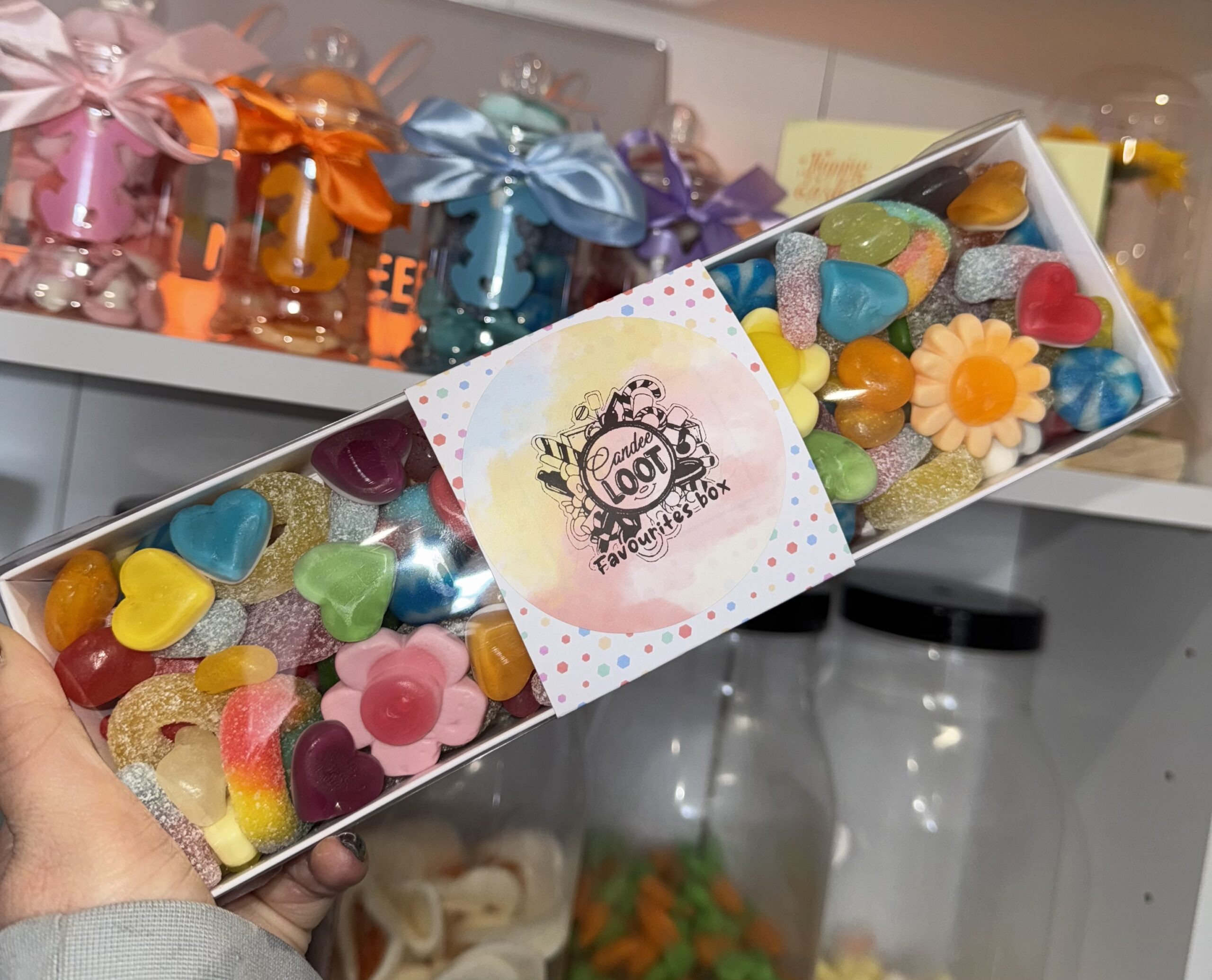 NEW FAVOURITES box-top/favourite & new sweets - Candeeloot